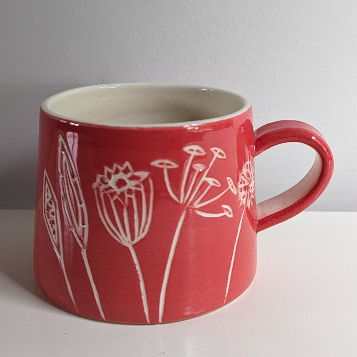 Berry Red Seed Head Mug – nickandgabiwardceramics